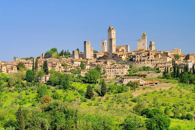 San Gimignano and Winery Experience With Light Lunch From Lucca - Exploring San Gimignanos Medieval Charm