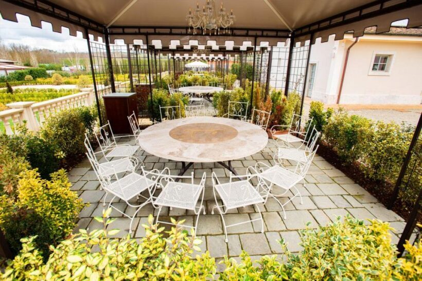 San Gimignano Dinner in terrace with vineyards view - The Setting and Ambience