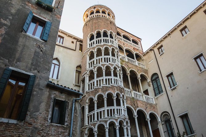 San Marco Pass: Basilica, Doge Pal. & Bell Tower Priority Tickets - Exploring the Doges Palace