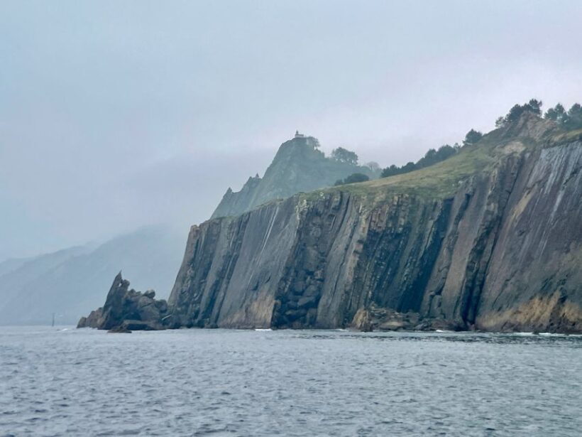 San Sebastian: 2 Bays Evening or Sunset Boat Tour with Cava - Onboard Comfort and Extras