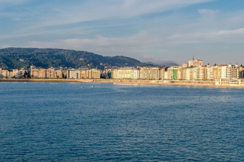 San Sebastian: Express Walk with a Local in 60 minutes - Key Points