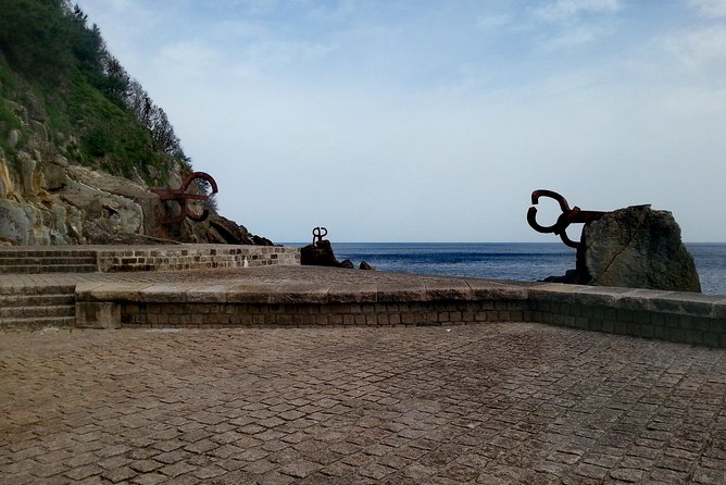 San Sebastian Highlights Private City Tour With Hotel Pick up - Meeting and Pickup Information