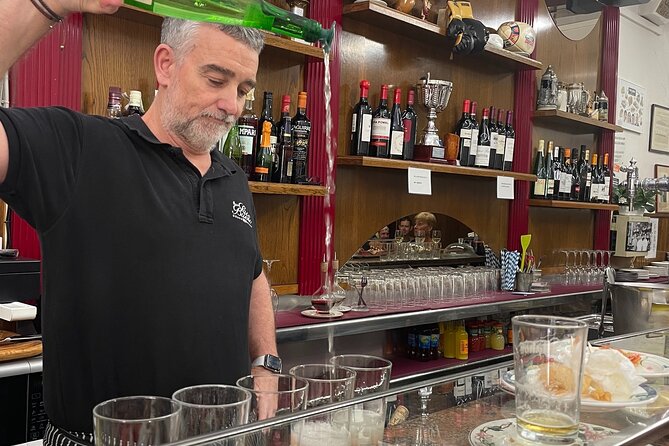 San Sebastian Private Tour, Pintxos & Winery Visit From Bilbao - Scenic Walk Through Old Town