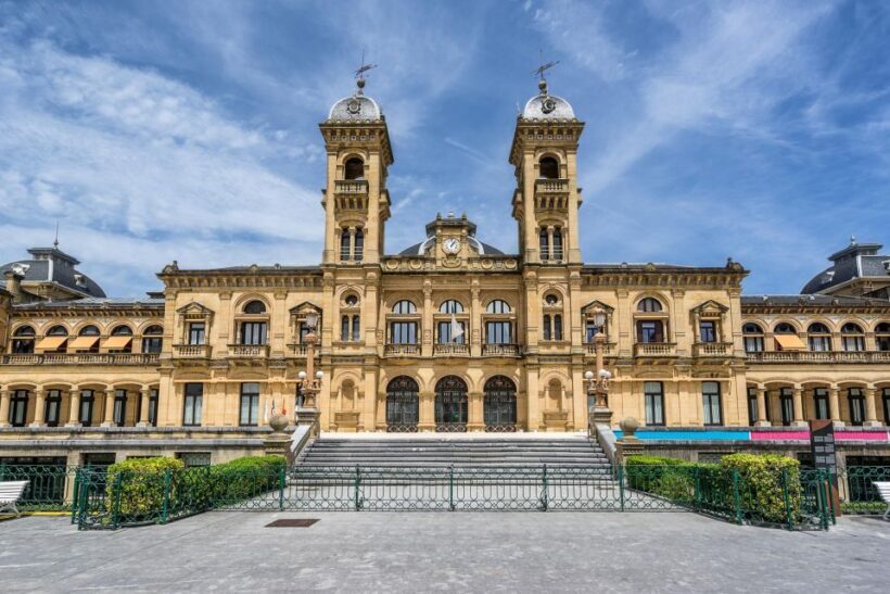 San Sebastian: Private Walking Tour with Pintxo and Drink - Authentic Experiences That Matter