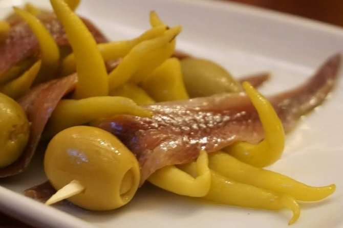 San Sebastian SIGHTSEEING and PINTXOS - Private Cultural & Gastronomic Adventure - Knowledgeable and Entertaining Guide