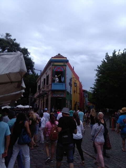 SAN TELMO + CAMINITO THE LOCAL WALKING TOUR! - Transition to Caminito: A Colorful Dive into La Boca