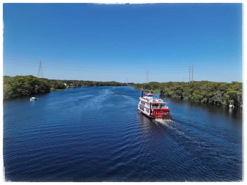 Sanford: St. Johns River Dinner Cruise with Live Music - Live Entertainment: Setting the Mood