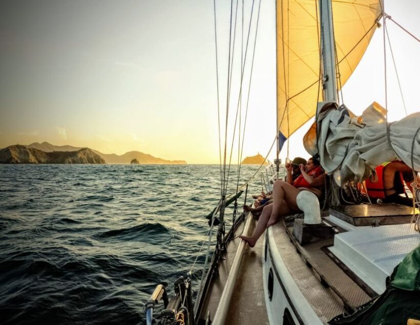 Santa Marta Bay: Sunset on a sail boat - Key Points