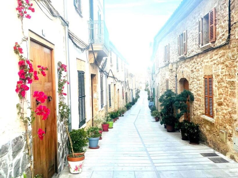 Santa Ponca: CoupleWalk, fun game and city walk for couples - Practical Details and What to Expect