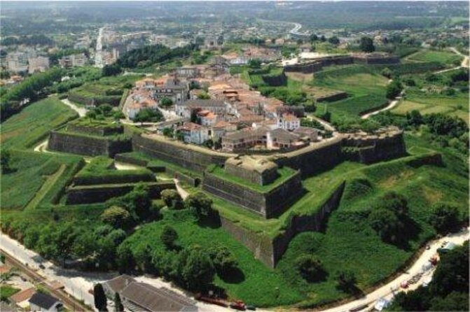 Santiago and Valença Do Minho Full Day Private Tour - Key Points