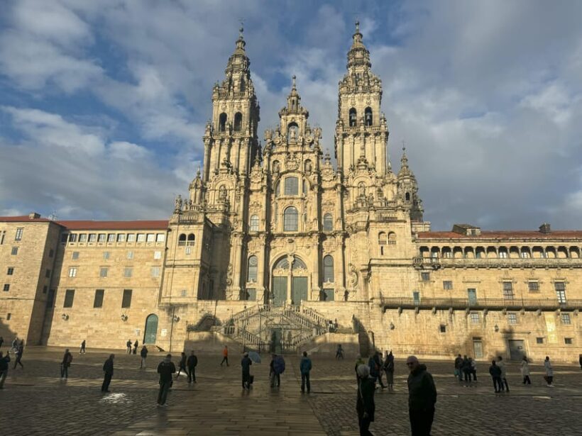 Santiago de Compostela: City tour and typical galician meal - FAQ