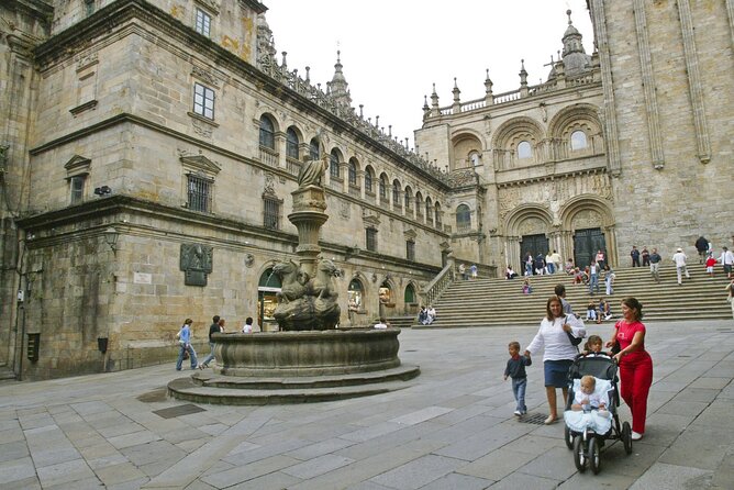 Santiago De Compostela Private Walking Tour With Cathedral Ticket - Marveling at the Cathedral De Santiago De Compostela