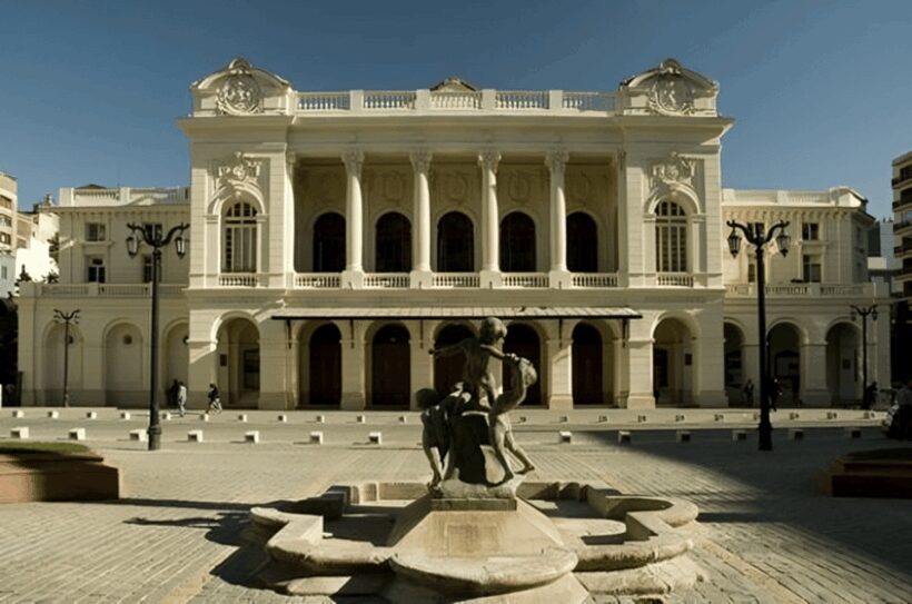 Santiago : Must-See Sites Walking Tour With A Guide - Authentic Experiences & Real Feedback