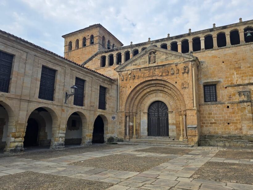 Santillana del Mar: exclusive private tour with Collegiate Church of Santa Juliana - What’s Included and What’s Not