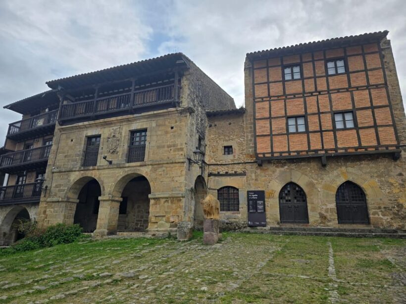 Santillana del Mar: exclusive private tour with Collegiate Church of Santa Juliana - FAQ
