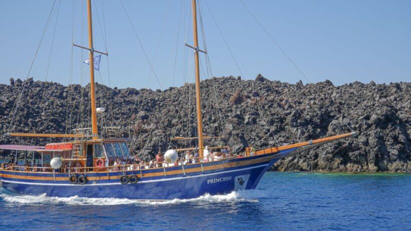 Santorini 2-Day Combo: Volcano Boat Cruise & Island Bus Tour - An Overview of the Experience