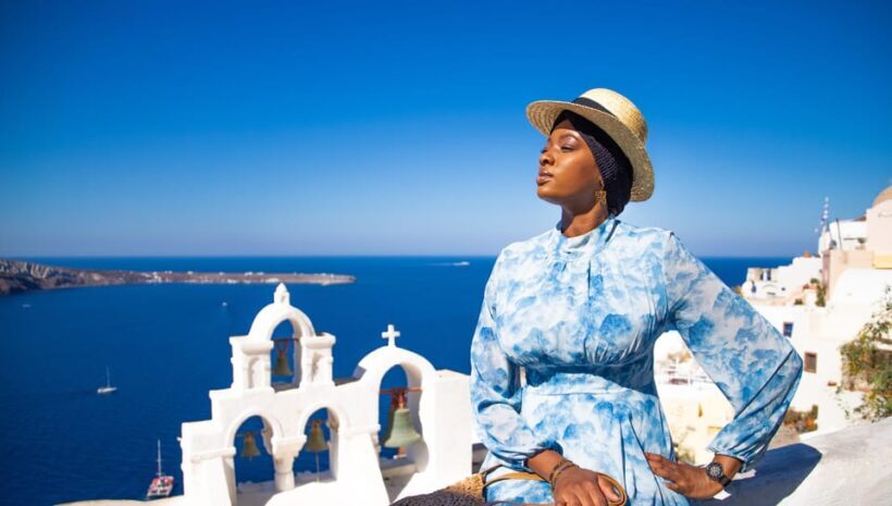 Santorini: 40-Minute Oia Photoshoot - Key Points