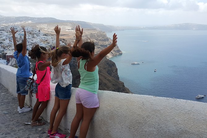 Santorini: 4hr Small Group Caldera Hike From Fira to Oia - Discovering the Charming Town of Oia