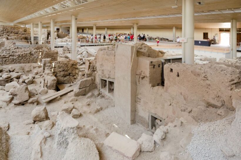 Santorini: Akrotiri Excavation, Megalochori, & Beaches Tour - Tasting the Flavors of Santorini