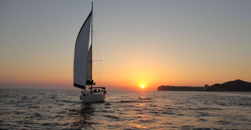 Santorini Caldera: Sunset Sailing Cruise with Meal - Key Points