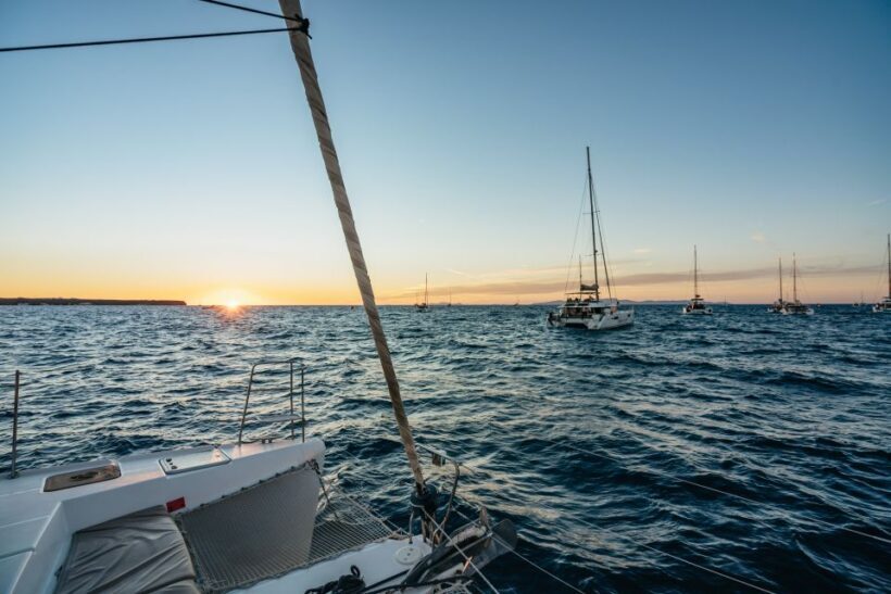 Santorini: Catamaran Caldera Cruise with Meal and Drinks - Key Points