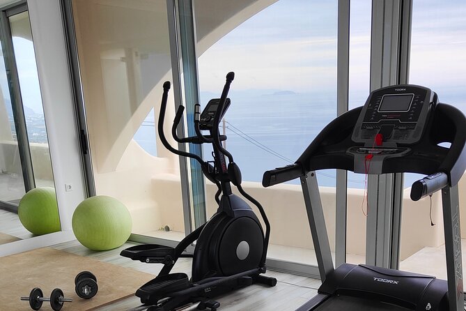 Santorini: Couples Massage With Wine, Fruits & Day Pool Access - Convenient Meeting Point and Transportation