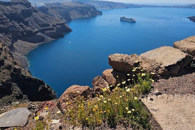 Santorini Excursion -Unforgettable Memories - Encountering the Charming Villages and Neighborhoods