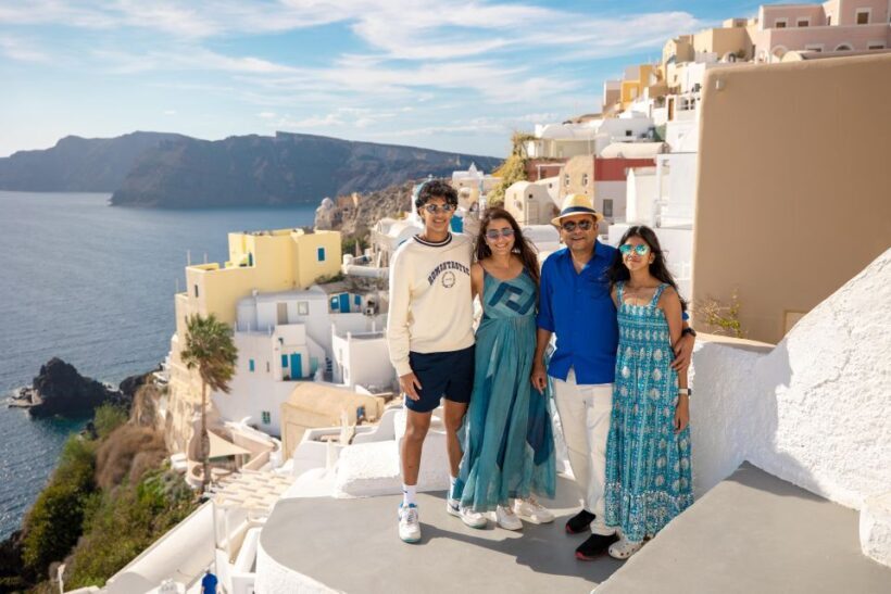 Santorini Family Photoshoot (Oia Village) - The Photography Experience