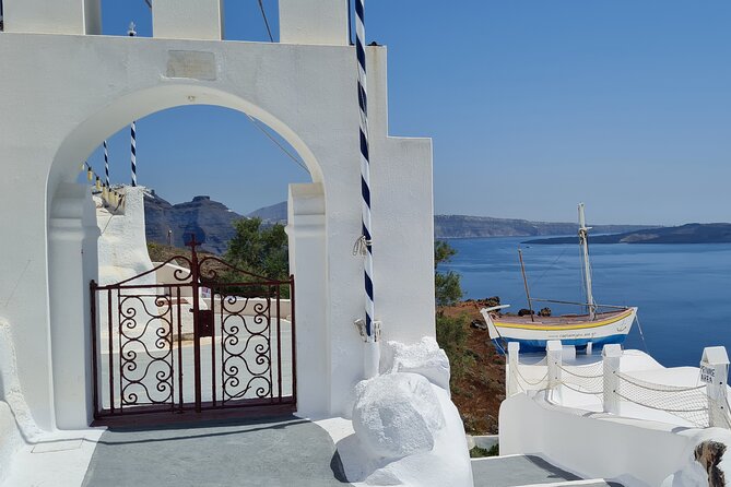 Santorini First-Time Guests Private Tour Sightseeing, excavetions & wine testing - Oia: The Sunset Village