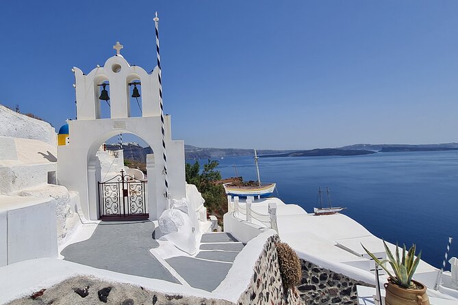 Santorini First-Time Guests Private Tour Sightseeing, excavetions & wine testing - Perissa Black Sand Beach: Relax and Refresh