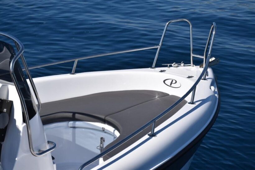 Santorini: Half-Day Boat Rental Without License - Who Should Consider This?