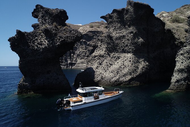 Santorini Half Day MotorCruiser Private Cruise incl. Meal,Drinks &Free Transport - An Introduction to the Santorini MotorCruiser Tour