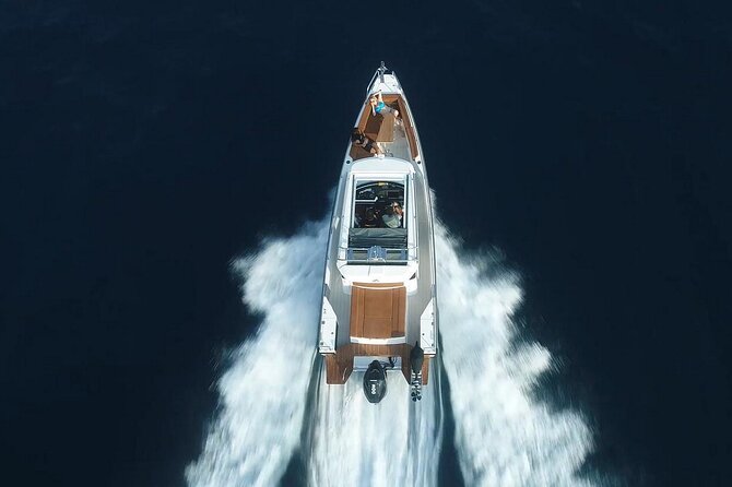 Santorini Half Day MotorCruiser Private Cruise incl. Meal,Drinks &Free Transport - Who Will Love This Tour?