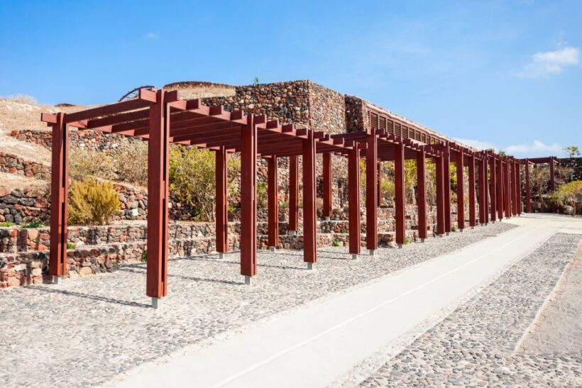 Santorini HISTORY & ARCHEOLOGY Tour (up to 8 guests) - An In-Depth Look at the Tour