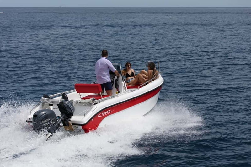 Santorini: license free boat in Santorini - Setting the Scene: What to Expect on Your Santorini Boat Rental