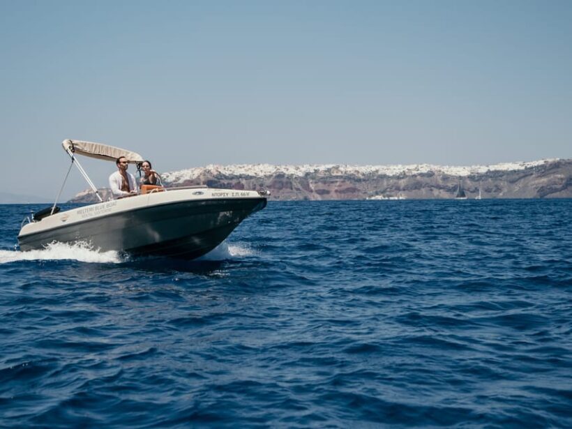 Santorini: License Free, Luxurious Small Boat Rental - A Close Look at the Santorini Small Boat Rental