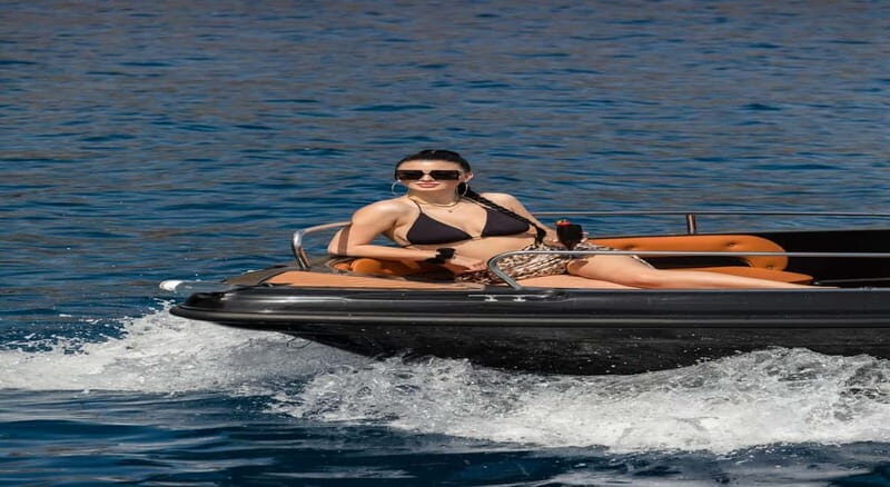 Santorini: License free Luxury boat and snorkeling included - Detailed Breakdown of the Experience
