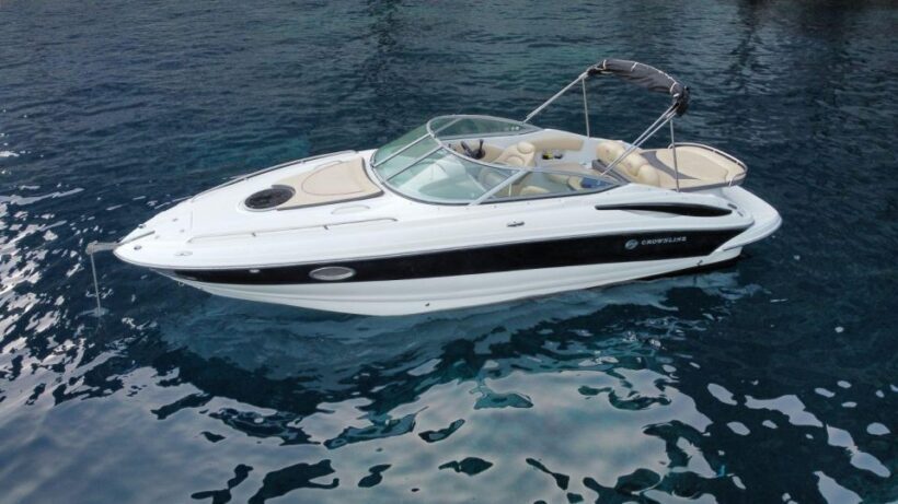 Santorini: Luxury private boat with food and drinks - The Allure of a Private Boat in Santorini