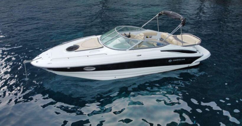 Santorini: Luxury private speedboat with food and drinks - Key Points