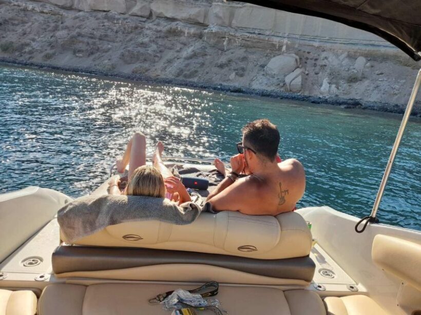 Santorini: Luxury private speedboat with food and drinks - An In-Depth Look at the Santorini Private Speedboat Tour