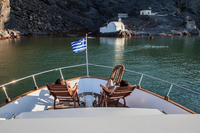 Santorini: Motor Yacht Private Cruise With 5-Course Meal - Inclusions and Amenities