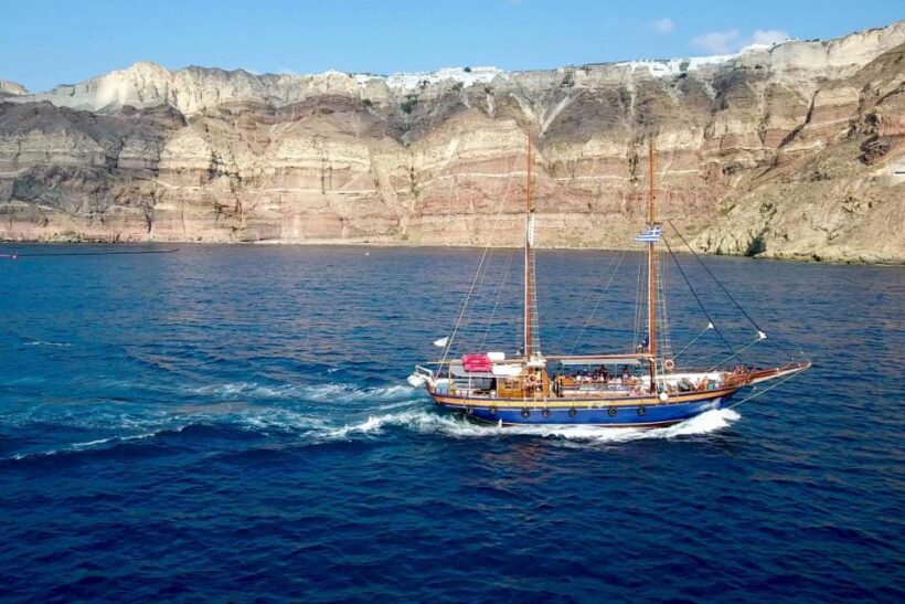 Santorini: Mythical Day Trip to Akrotiri with Volcano Cruise - The Itinerary Breakdown