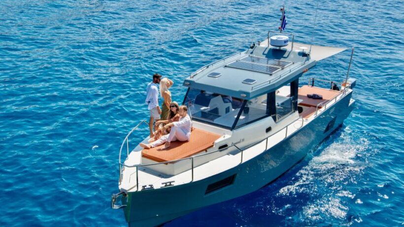 Santorini: Private Diamond 36 Motor Yacht Caldera Cruise - Key Points