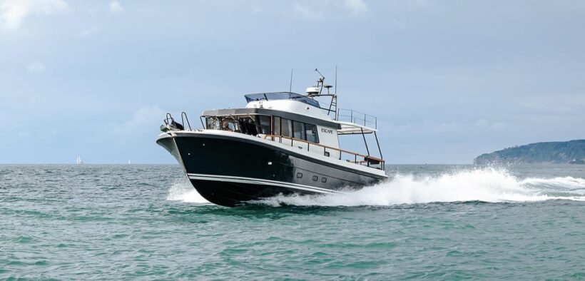 Santorini: Private Motor Yacht Cruise with Meal & Open Bar - An In-Depth Look at the Experience