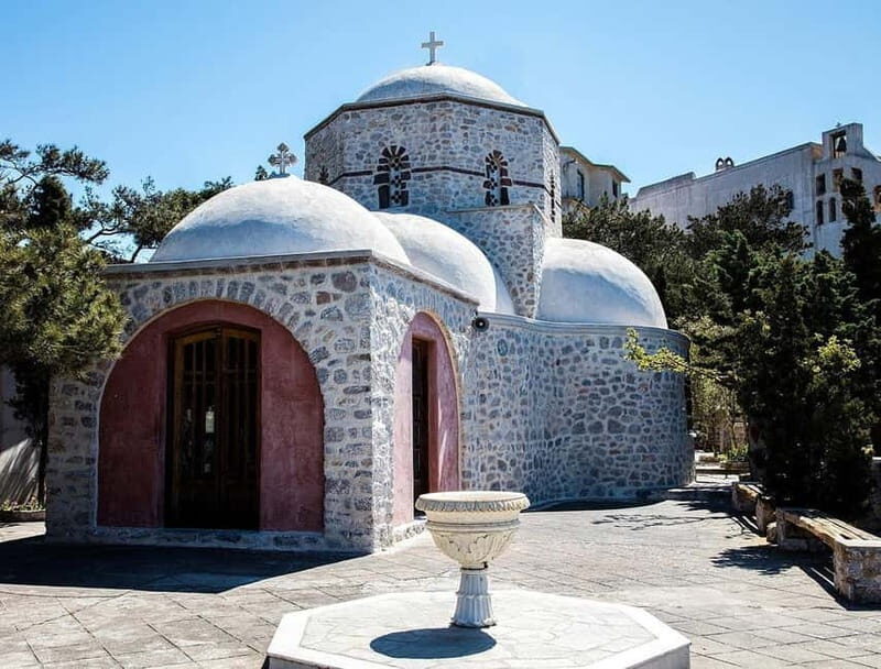 Santorini Private Tour: Must-See Highlights & Hidden-Gems - Who Should Consider This Tour?