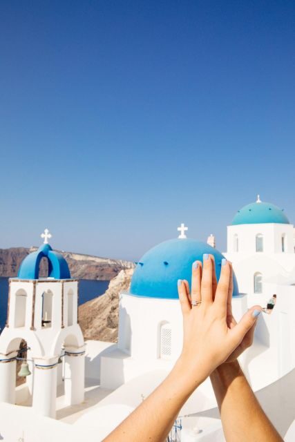 Santorini Proposal: A Luxury Photoshoot for Your Yes! Moment - In The Sum Up