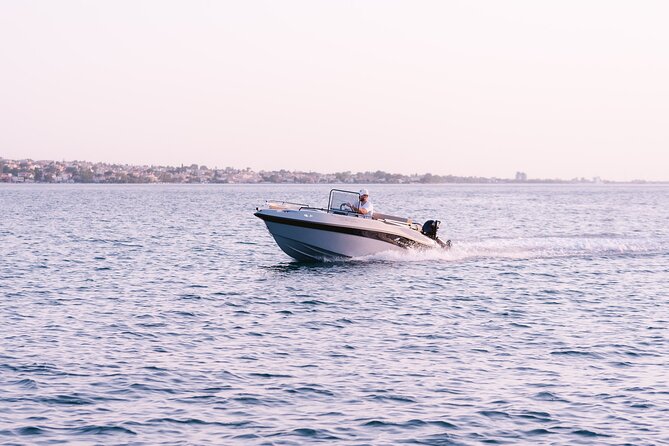 Santorini Rent a Boat - License free - Who Should Consider This Experience?