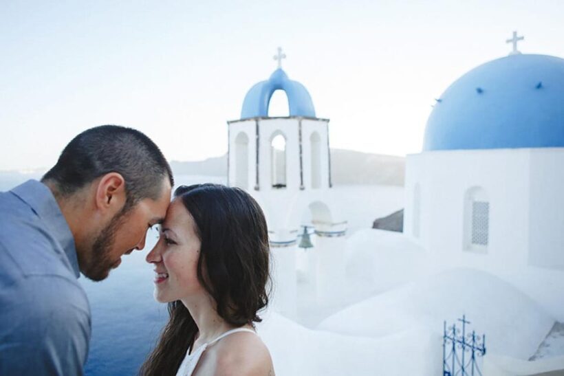 Santorini Unfiltered: Luxury Photoshoot with a Photographer - Key Points