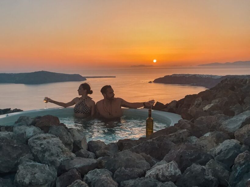 Santorini: Volcanic Hot-Tub Experience with Caldera Views - An In-Depth Look at the Hot Tub Experience