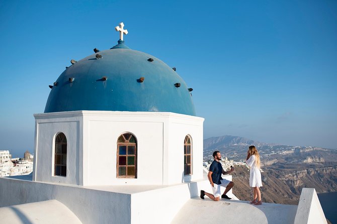 Santorini Walking Tour With a Personal Photographer - Delivery of High-Quality Digital Images
